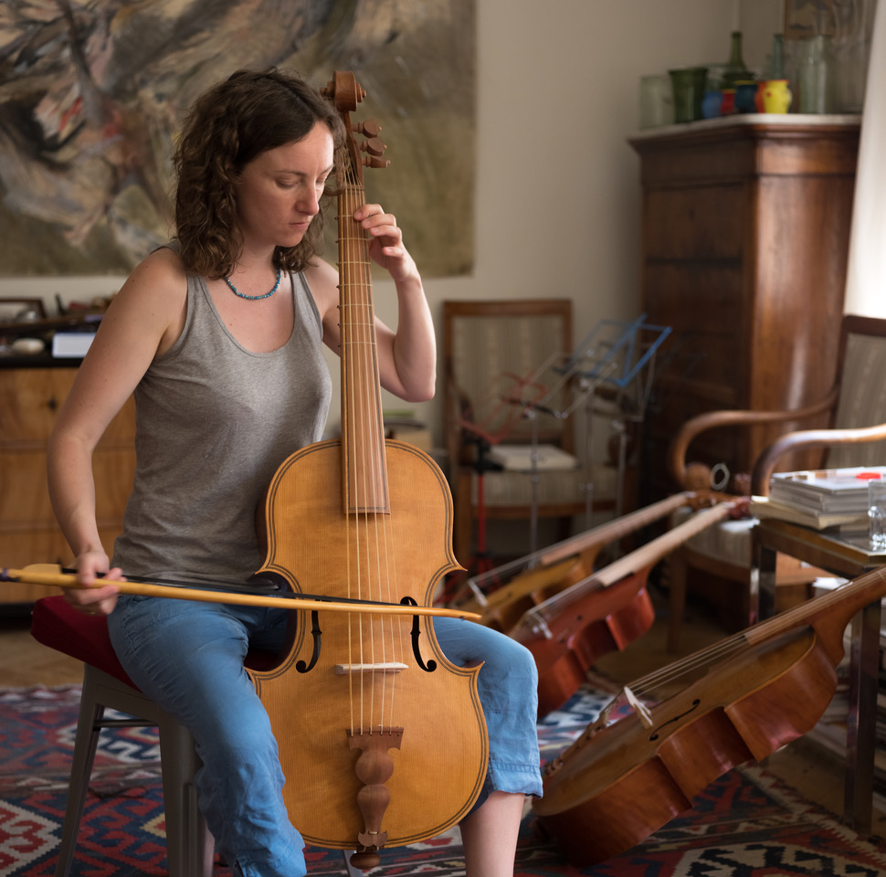 Biography – Caroline Ritchie